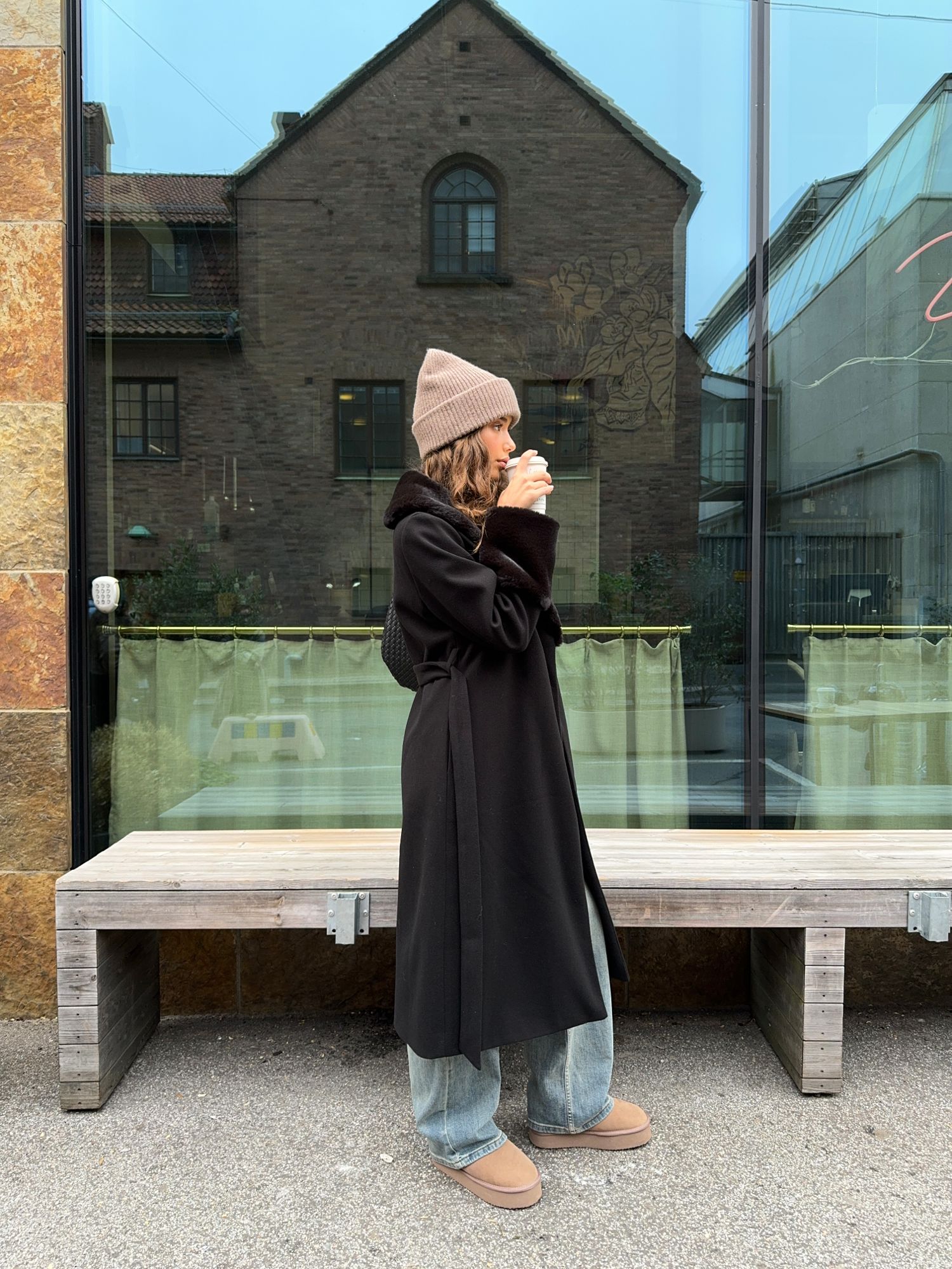 Nelly Group - Kontakter